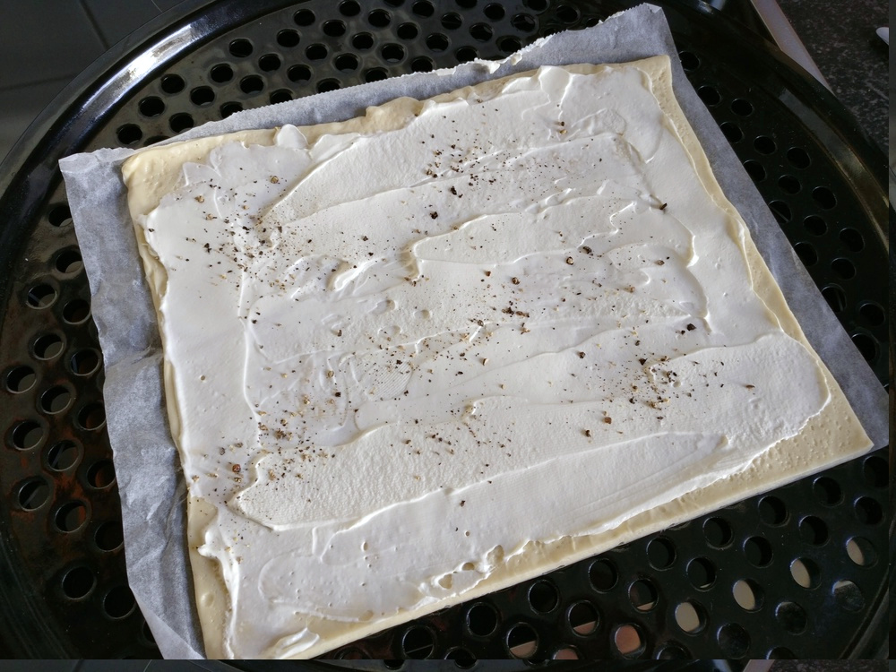 Aprikosen-Ziegenkäse-Flammkuchen - arne-grillt.de | Leckere Kost vom Rost