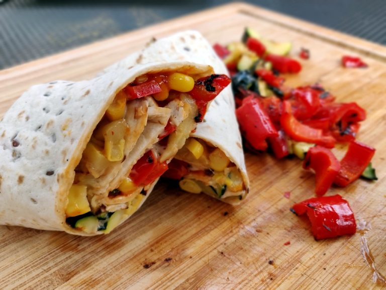Leckere Veggie-Wraps mit gegrillter Paprika und Zucchini - arne-grillt ...