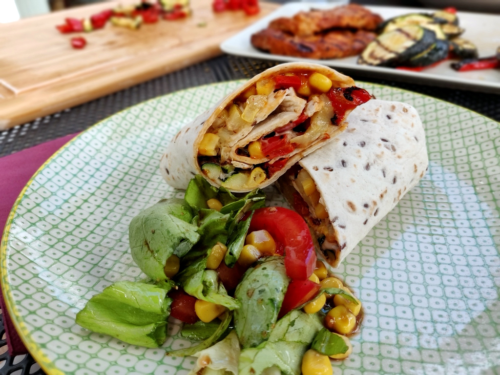 Leckere Veggie-Wraps mit gegrillter Paprika und Zucchini - arne-grillt ...
